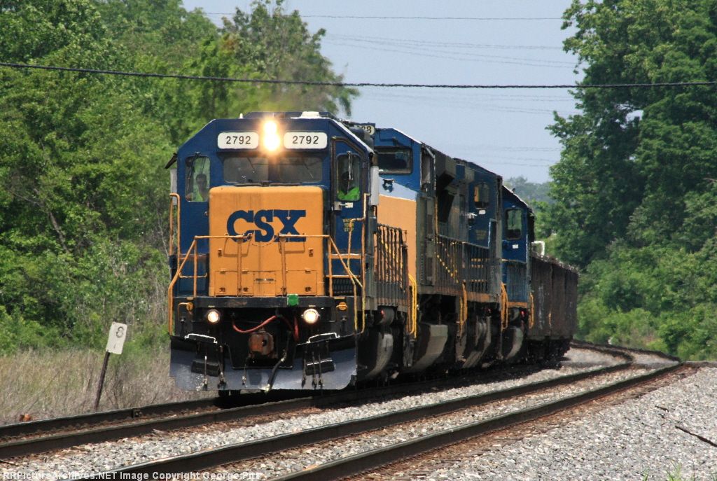 CSX 2792 and train Q439
